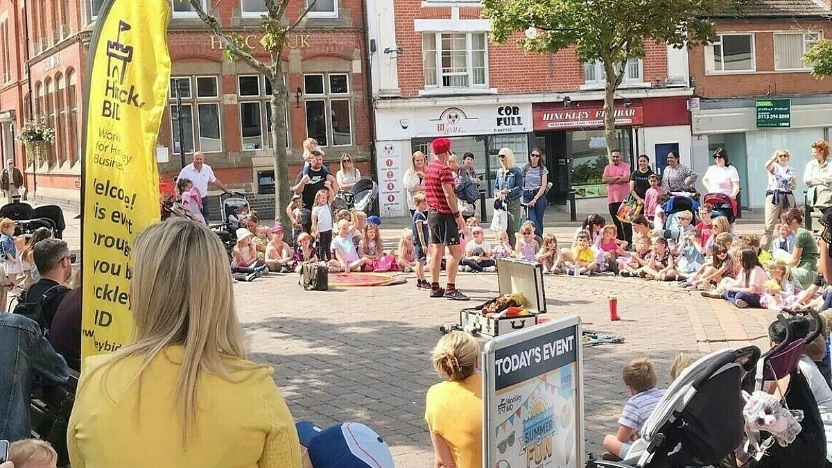 Pete’s Suitcase Circus